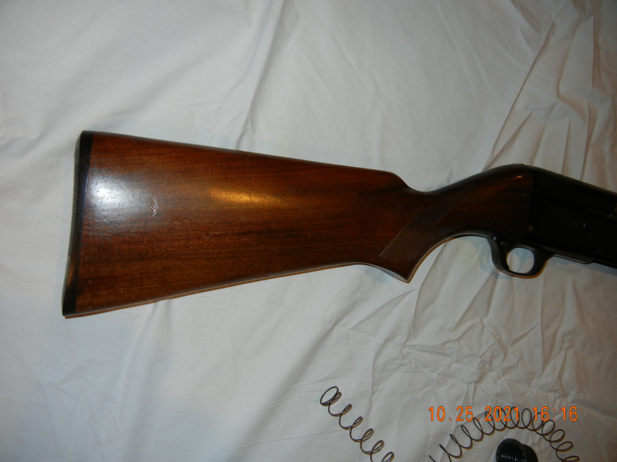 Savage 775 12 gauge shotgun. 17181357 - GunAuction.com