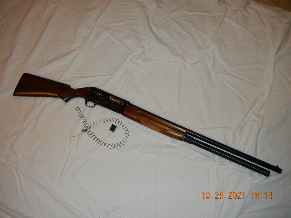 Savage 775 12 gauge shotgun. 17181357 - GunAuction.com