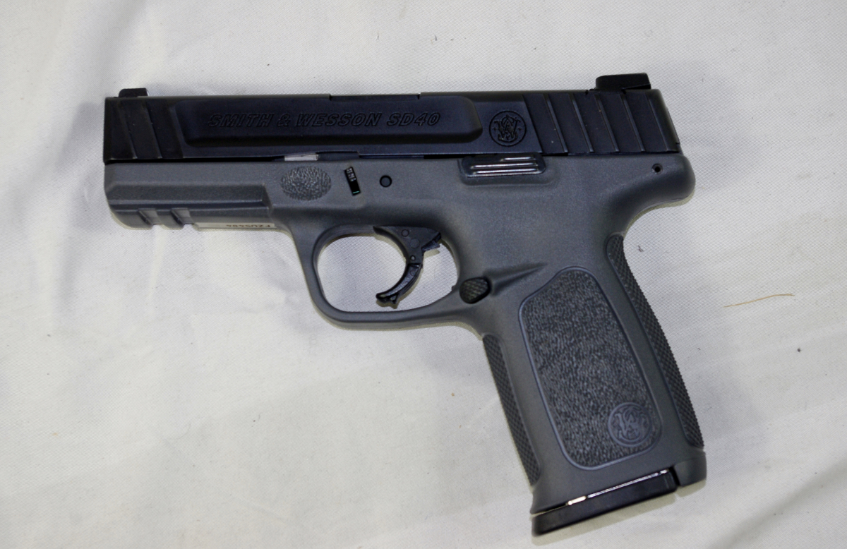 Smith & Wesson Model Sd40 Black Grey Hi Cap Maggreat Gungreat Deal .40 ...