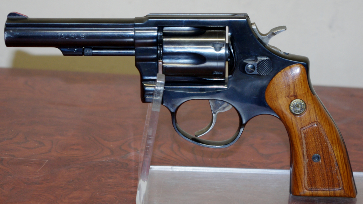 Taurus Model 82 4" Brl Blue Double Action Wood Grips .38 Special For ...