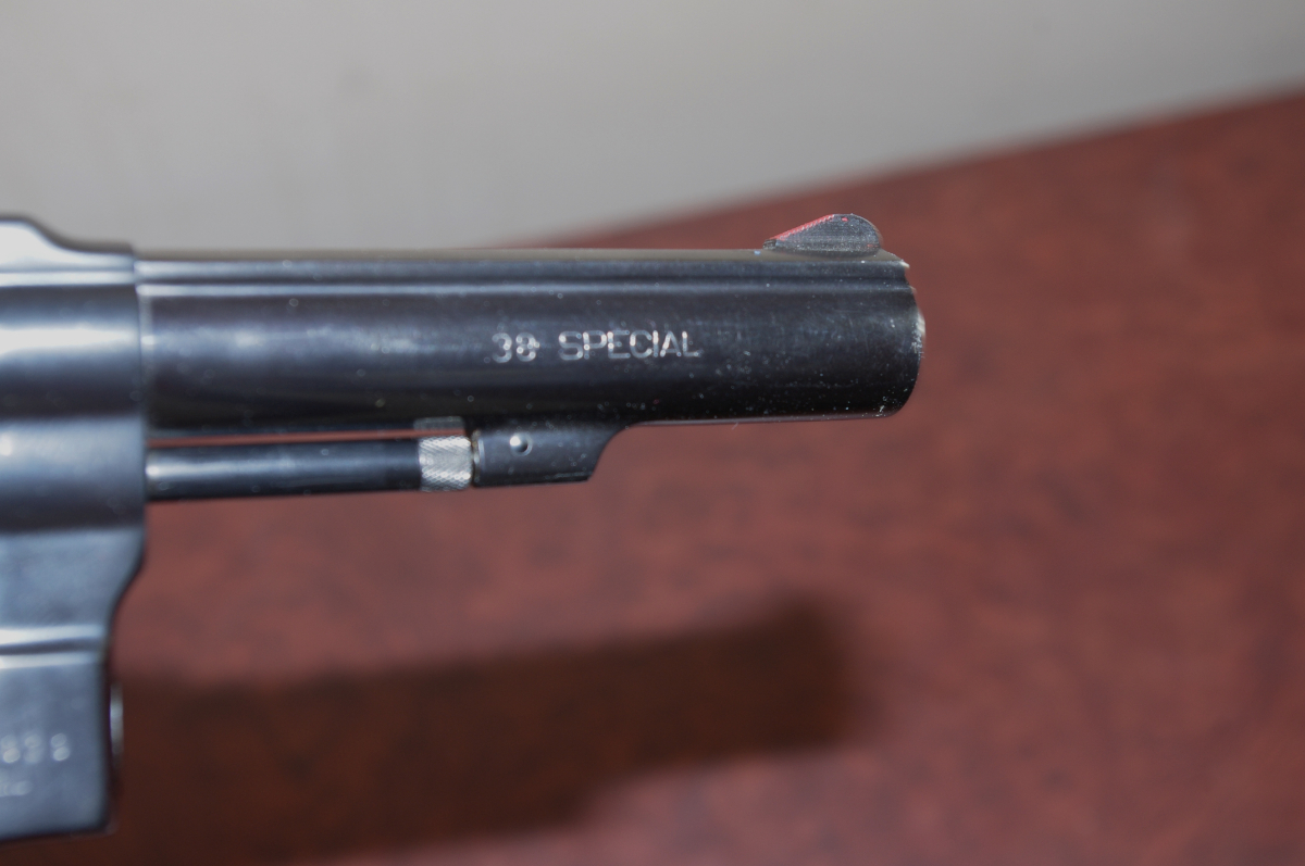 Taurus Model 82 4" Brl Blue Double Action Wood Grips .38 Special For ...