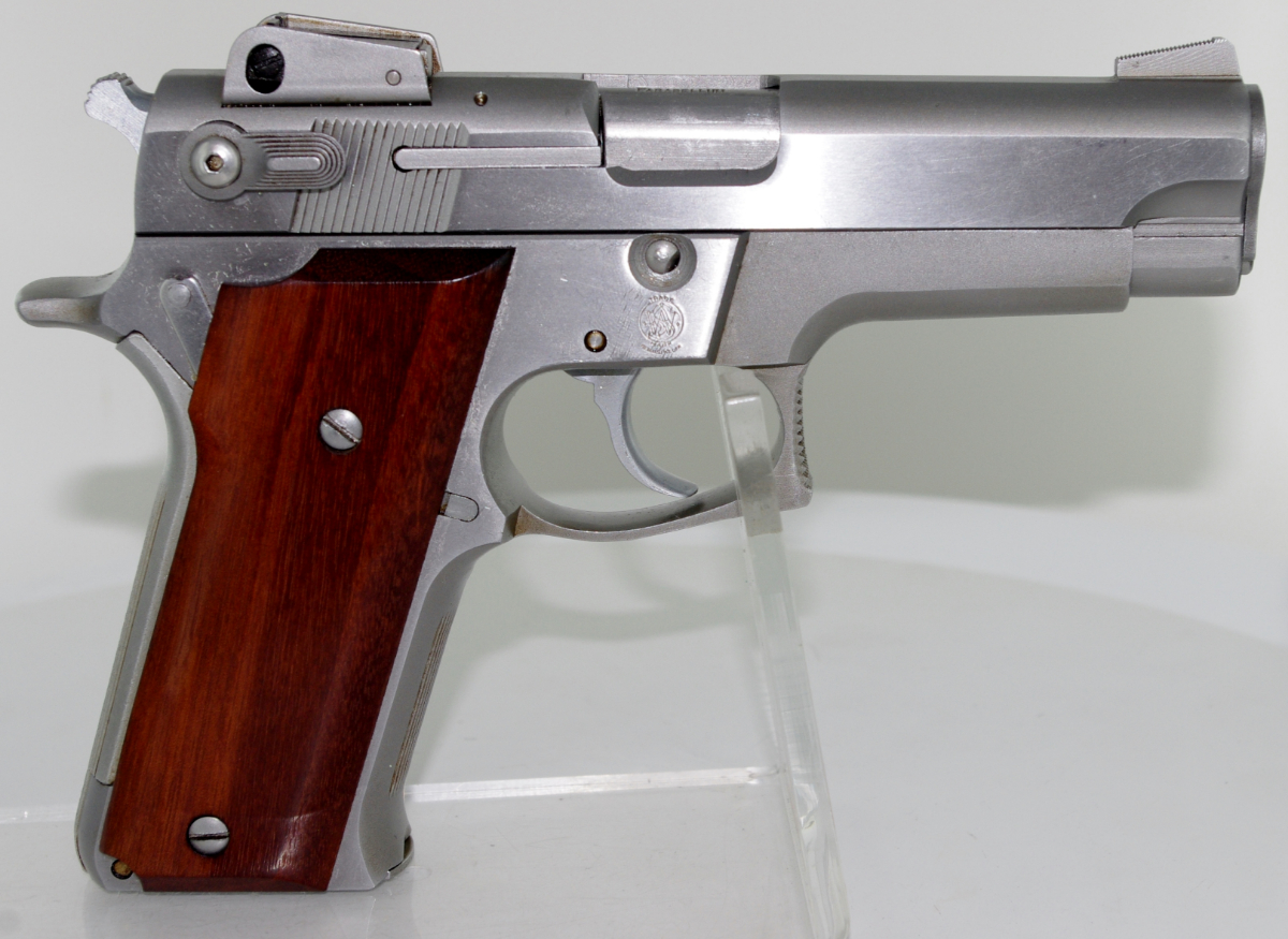 Smith & Wesson Model 659 Stainless DA Abidextrous Safety 4 Hi Cap Mags ...