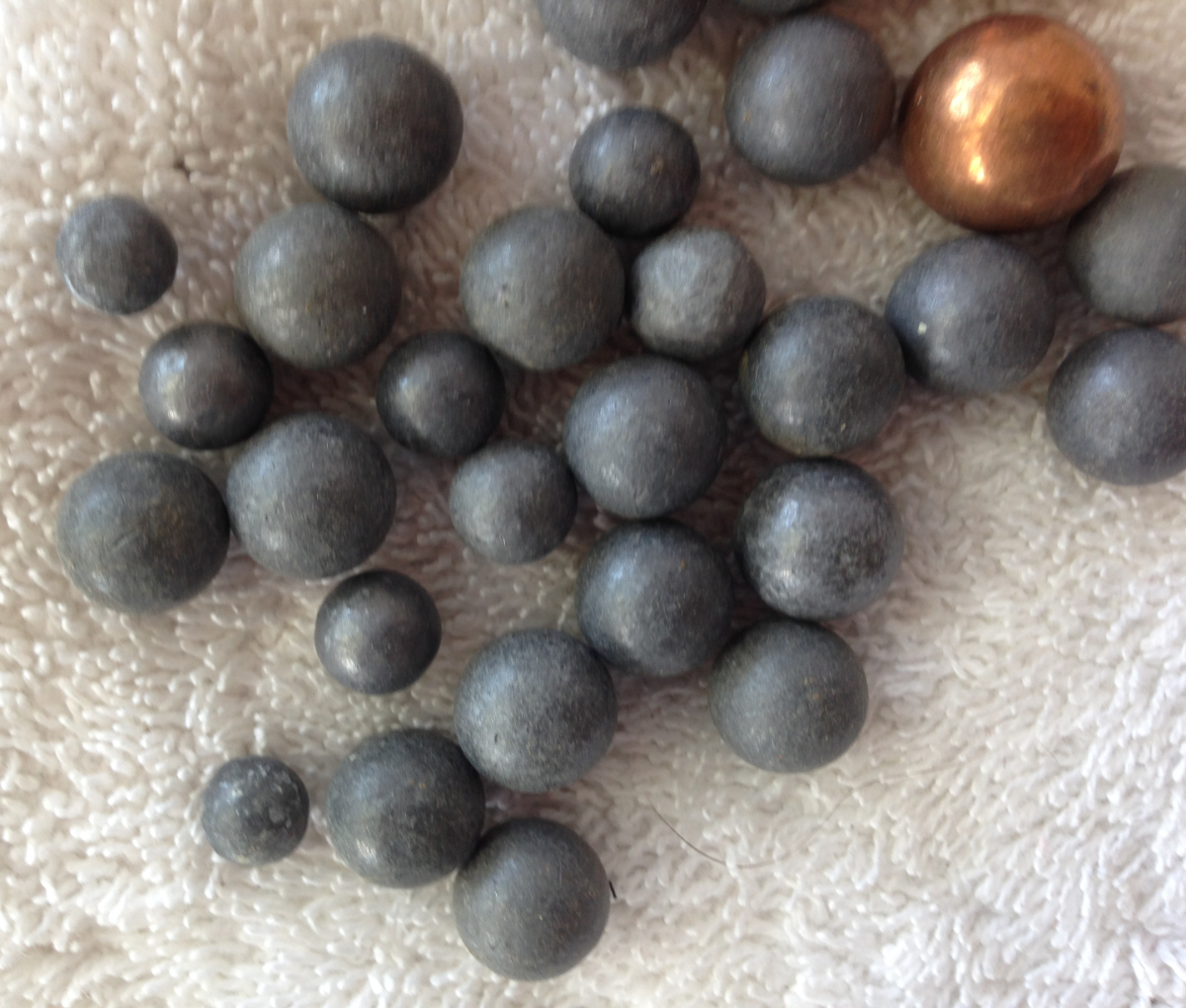 Variety Pack Speer Copper Plated & Lead Round Balls Muzzleloading Black ...