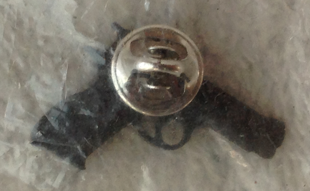 SMITH & WESSON PISTOL / HANDGUN TIE TACK / LAPEL PIN NEW IN PACKAGE ...