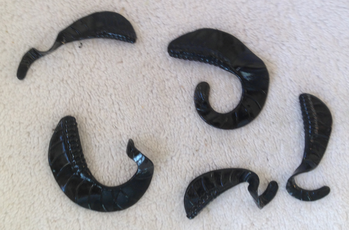 MISTER TWISTER CURLY TAILS GRUBS / SLUGS / LEECHES BLACK 5 count 2 ...