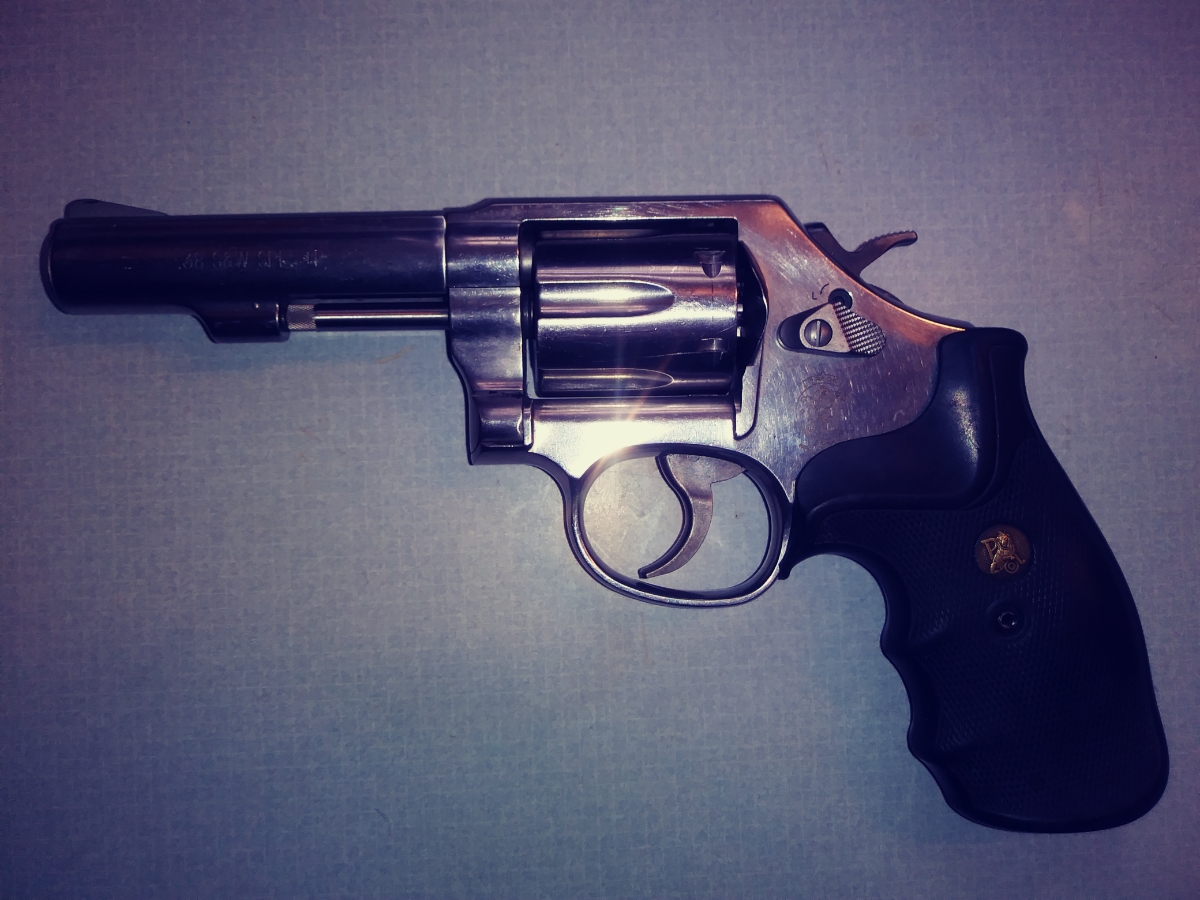 Smith & Wesson Model 64-8, stainless, 4