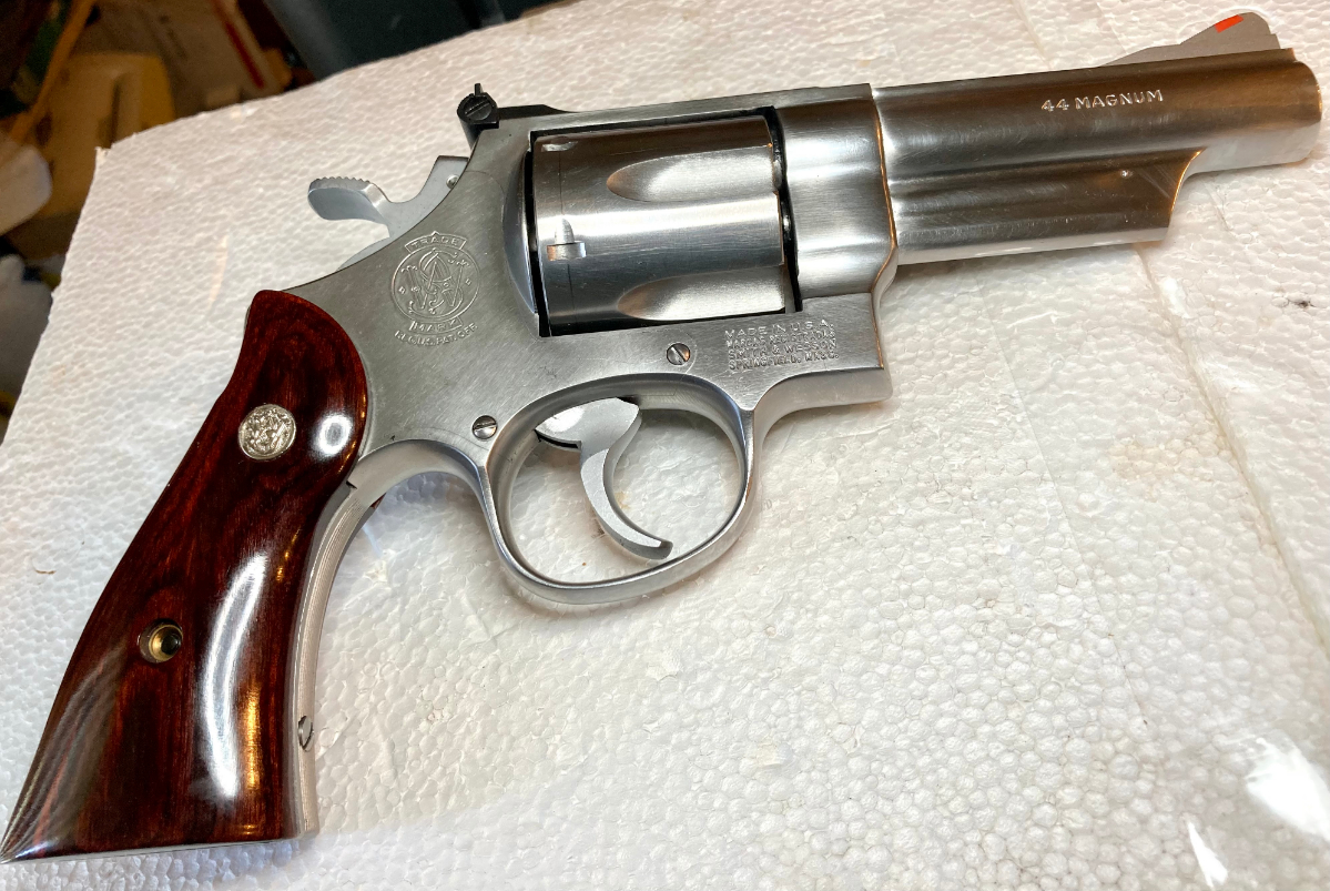Smith & Wesson Model 629-1, 4" Bbl, Smooth Wood S&W Grips, Adjustable Sight, Excellent Condition ...