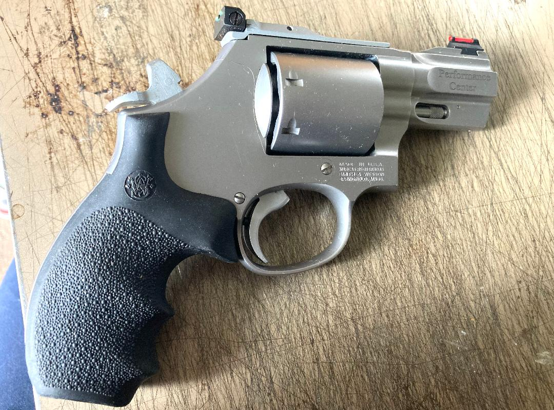 Smith & Wesson MODEL 686 PLUS, UNFLUTED, 7 RD. 2.5" PERFORMNCE CENTER ...