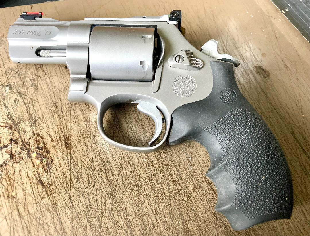 Smith & Wesson MODEL 686 PLUS, UNFLUTED, 7 RD. 2.5" PERFORMNCE CENTER ...