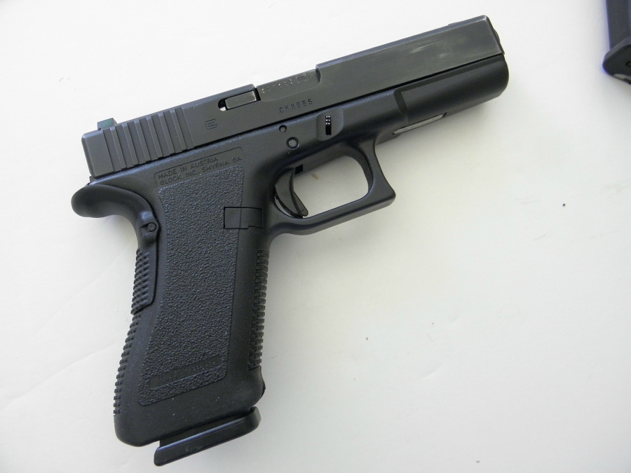 Glock Generation 2 .40 Cal With 4 Mags And Night Sights Excellent .40 S ...