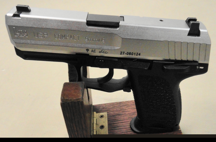 H&K USP Compact - .9mm, stainless slide, Like New. Includes two, 10 ...