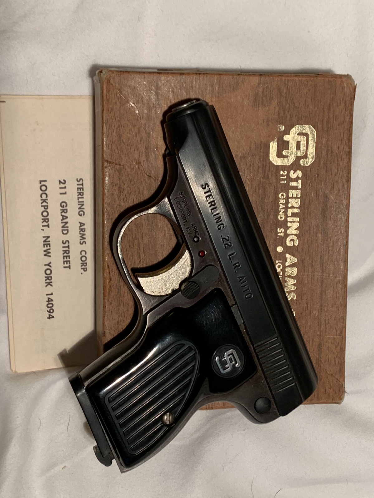 STERLING, MODEL 302, US, CIRCA MODERN, SEMI AUTOMATIC PISTOL, .22 LONG ...