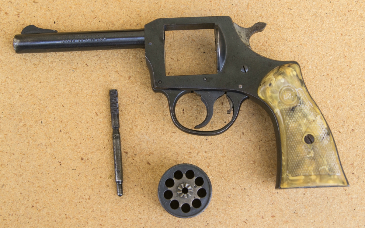 H&R Model 922 9 Shot Double Action Revolver W/Holster .22 Lr For Sale ...