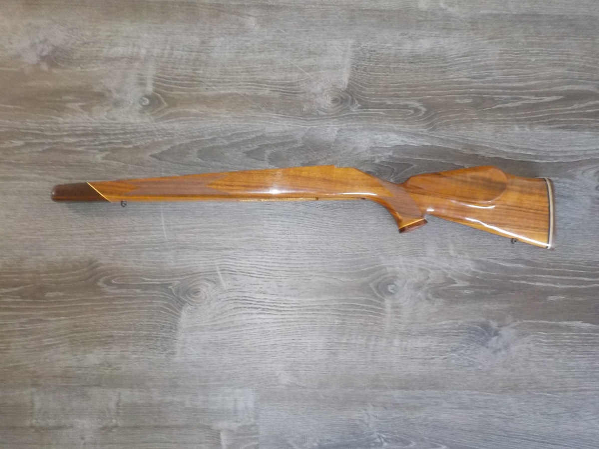 WEATHERBY MARK V RIGHT HANDED WOOD STOCK.
