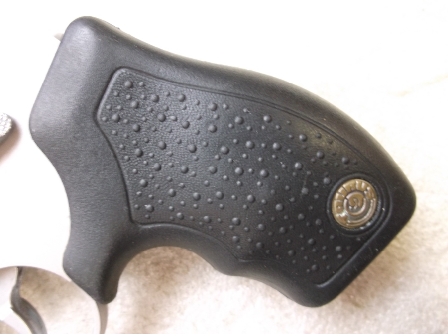 Taurus International Model 731 6-Shot Ultra-Lite (B8079-17) .32 H&R ...