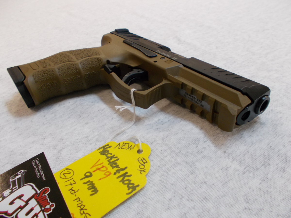 Pictures: Heckler & Koch VP9 `Black & FDE` + two 17-round mags, front ...