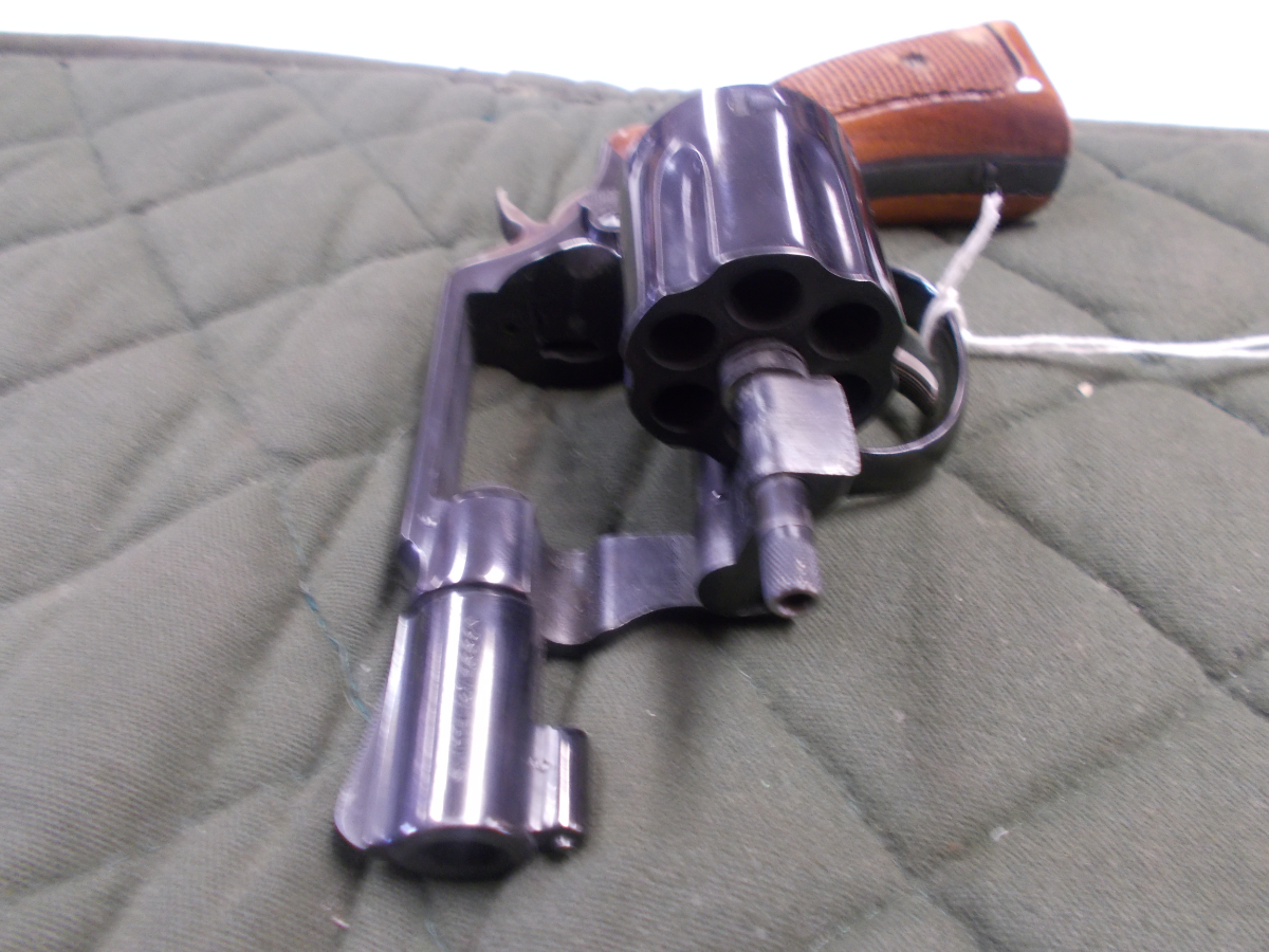 Smith & Wesson Model 10-5 6-shot short barrel revolver (C5370-24) .38 ...