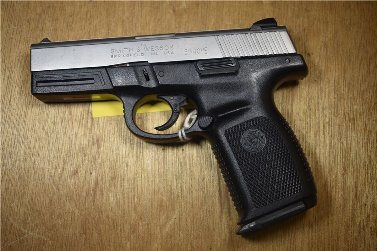 Smith & Wesson Sw40ve .40 S&W .40 S&W For Sale at GunAuction.com - 17061109