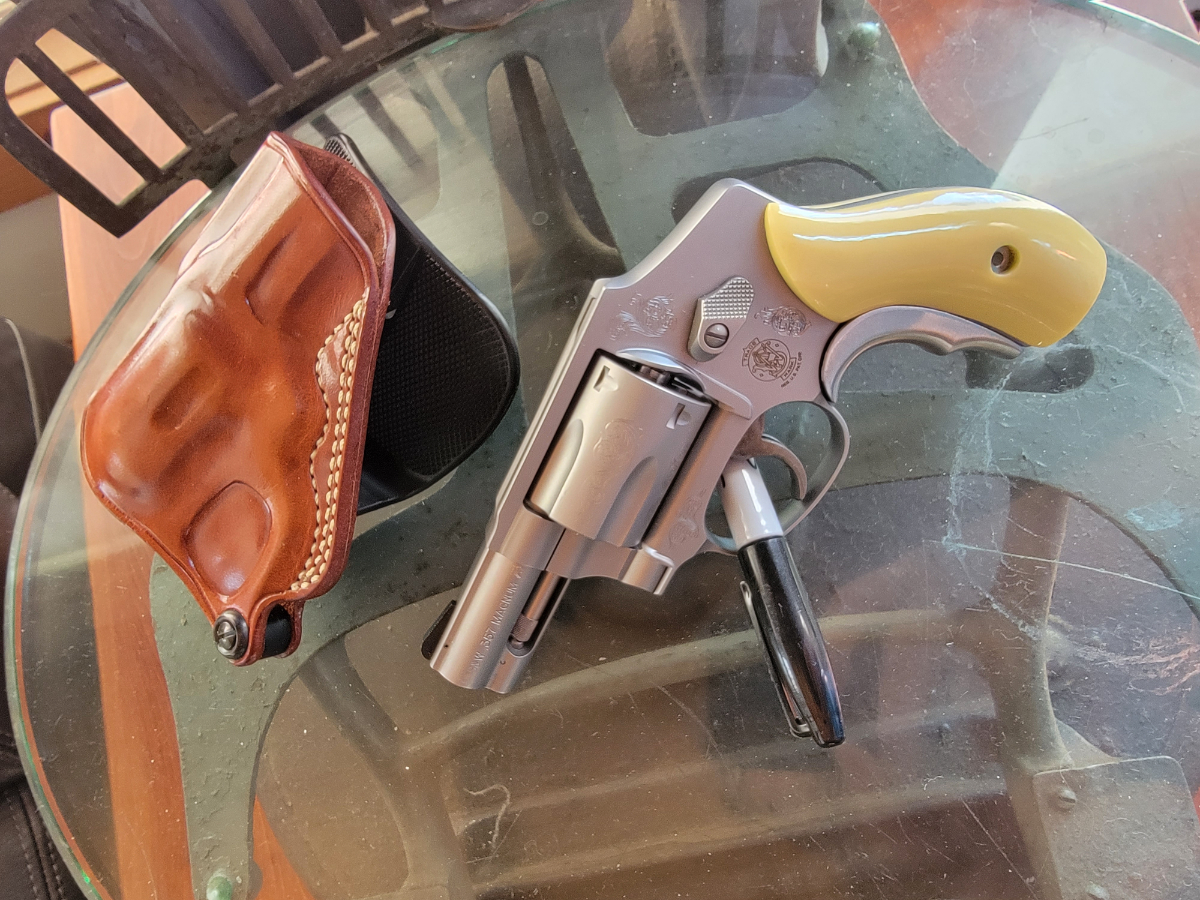 Smith & Wesson Model 640.. 357 magnum j frame comes with box and ...