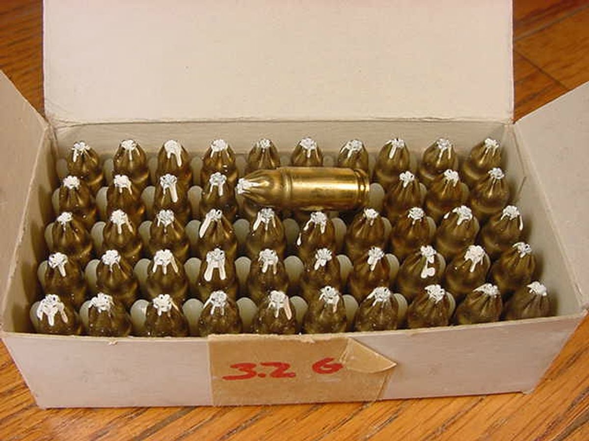 Box of Stembridge Gun Rentals 9mm Machine Gun Blanks 9mm Luger 17224355 ...
