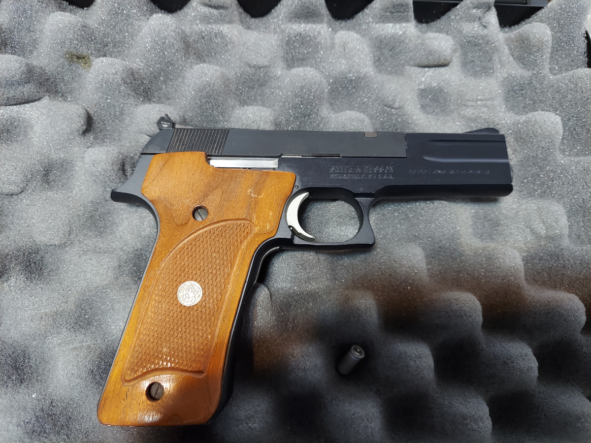 S@W 22 Cal 422 Target This Is A 22cal Target 422sw Semi Auto Pistol ...