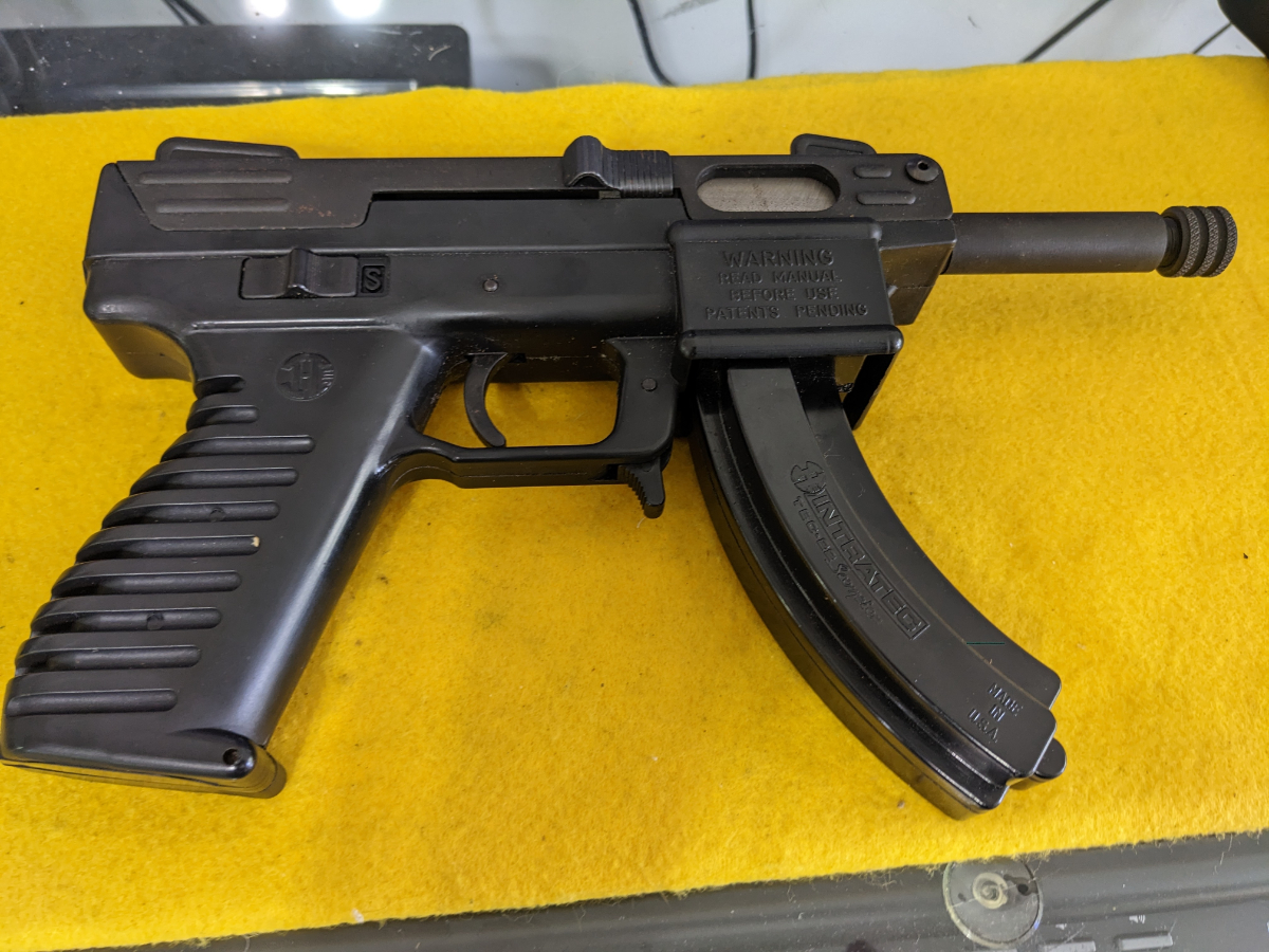 Intratec 22 simi auto 22LR Scorpion black with threaded barrel and ...