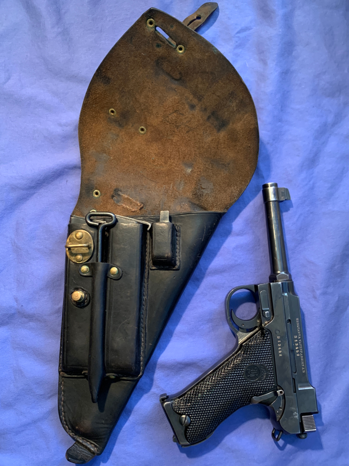 Husqvarna 1946 M40 - Swedish Version Of The L-35 Lahti 9mm Luger For ...