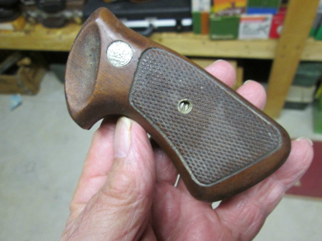 S&W J Frame Target Grips .177 Cal For Sale at GunAuction.com - 16943940