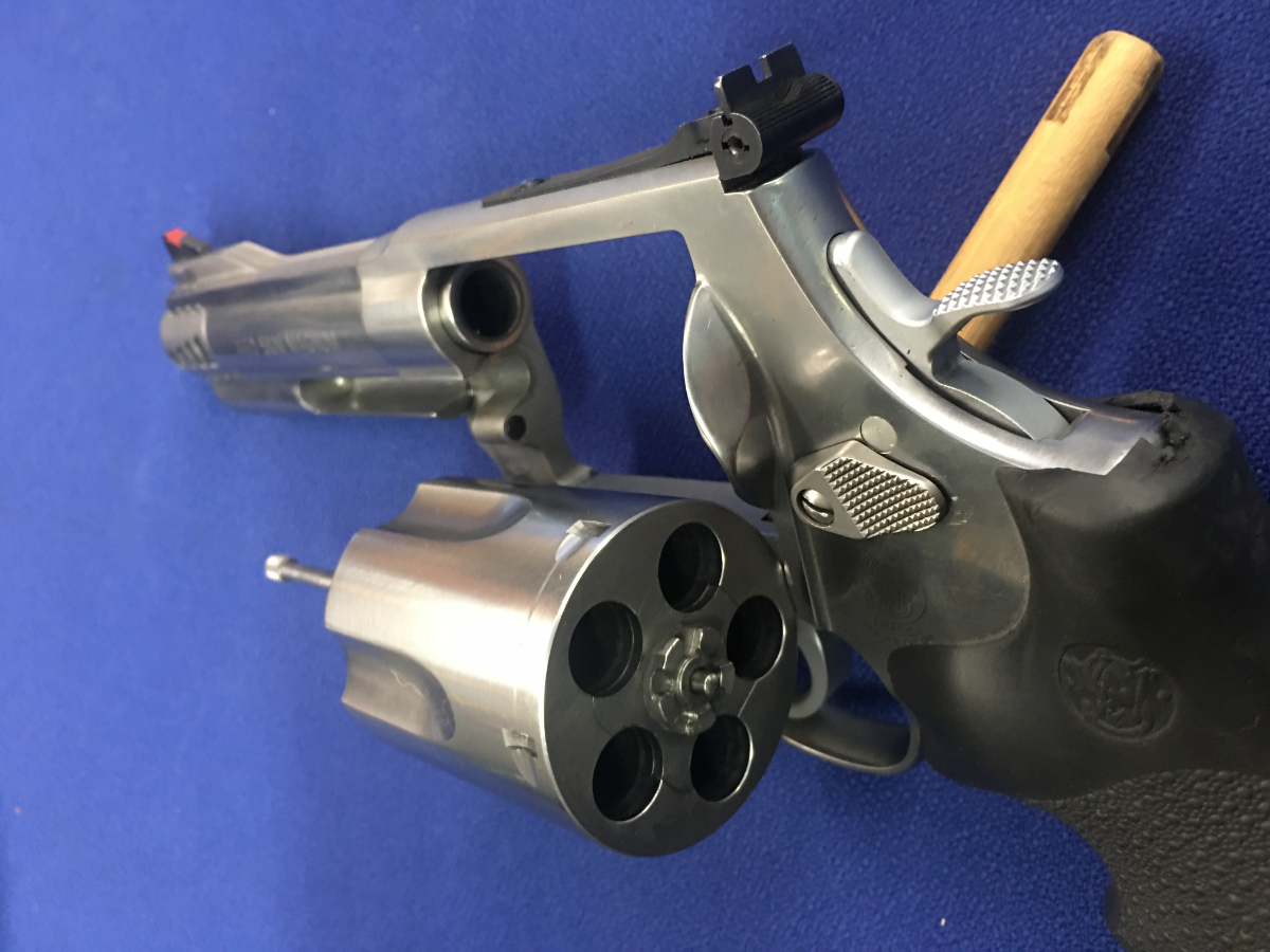 Smith & Wesson MODEL 460V, COMES W/ FACTORY BOX & EXTRAS, CHAMBERED IN ...