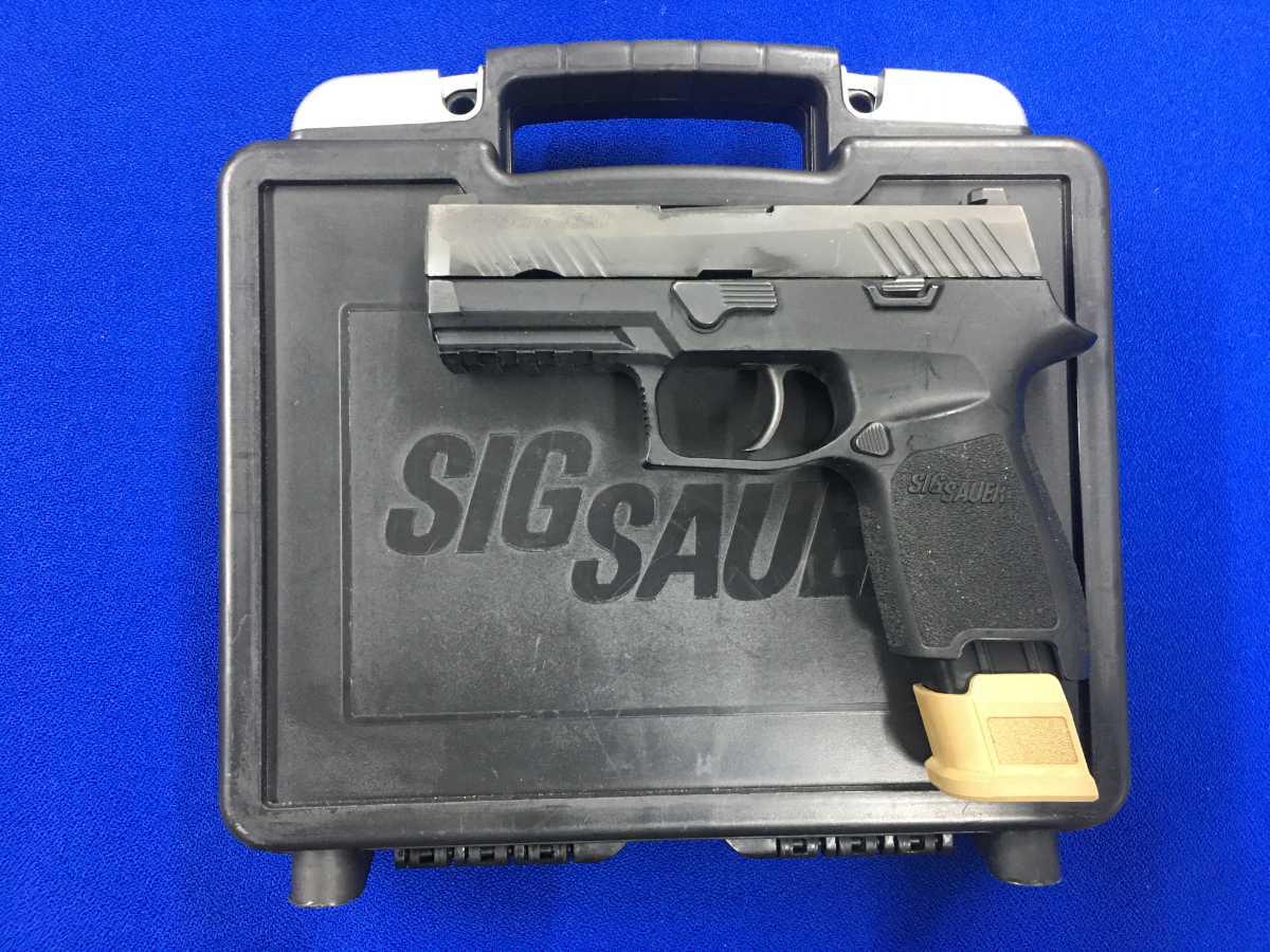 SIG Sauer P320, COMES W/ FACTORY HARD CASE, CHAMBERED IN 9mm Luger ...