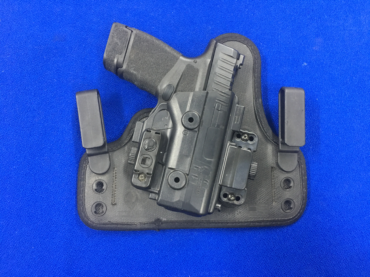 Springfield HELLCAT, COMES W/ EXTRA MAG & ALIEN GEAR HOLSTER, CHAMBERED ...