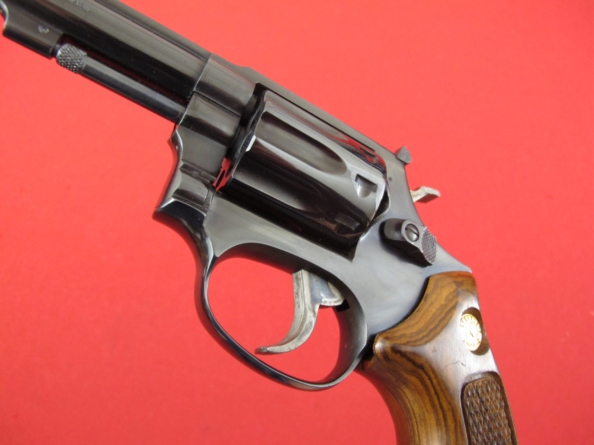 Taurus - Model 94 22lr, 4in Blue/Wood Grips, 9-Shot, **NO RESERVE ...