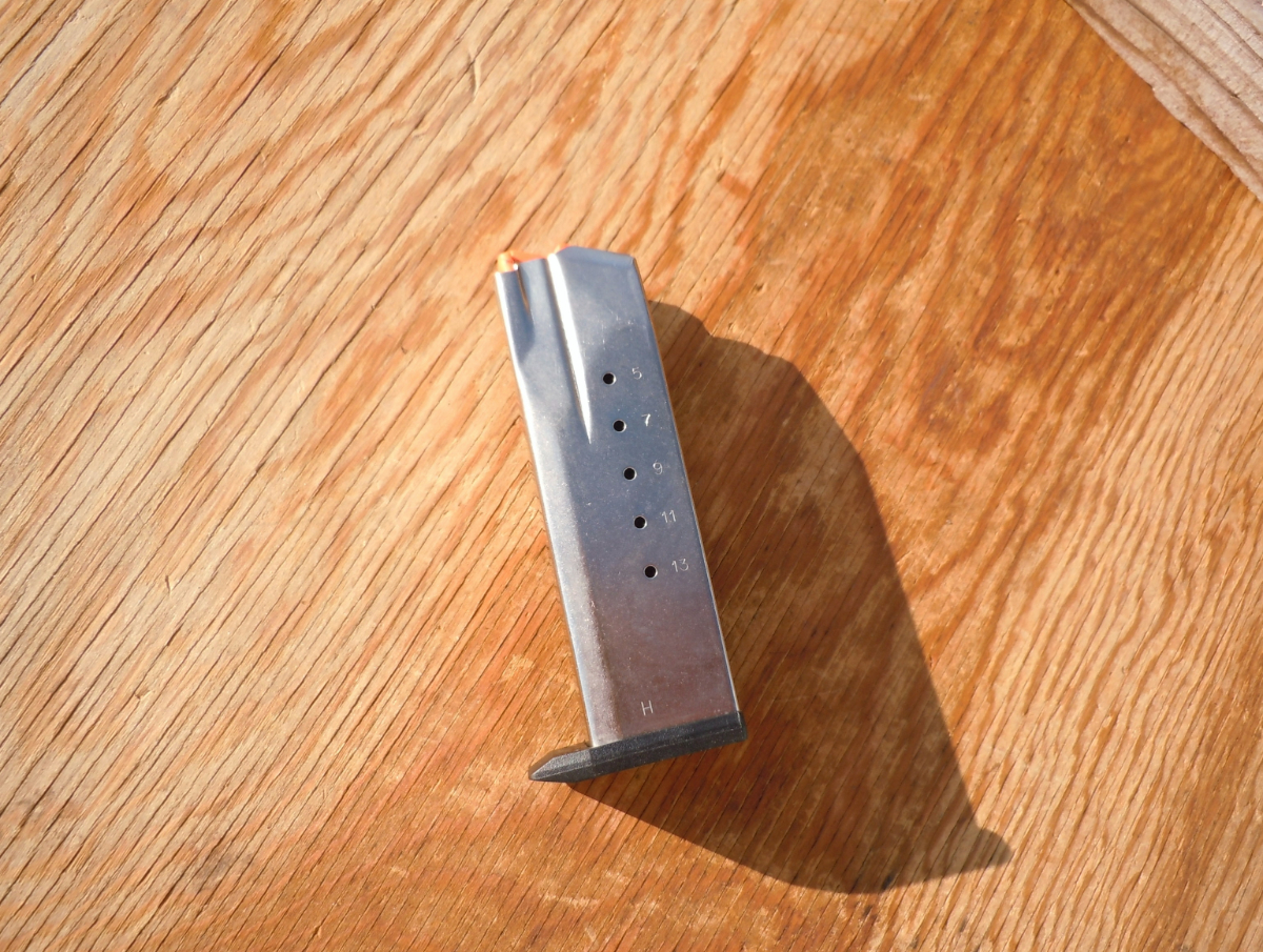 Smith & Wesson Sigma SW40VE 14rd Factory Magazine 17180403 - GunAuction.com