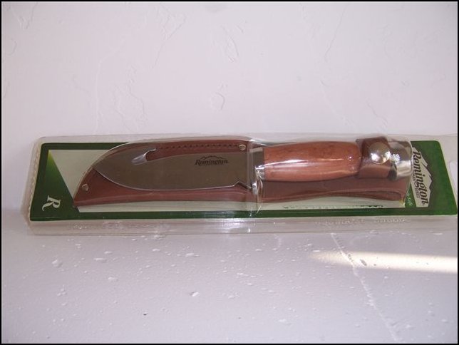 Remington New Gut Hook Hunting Knife For Sale at GunAuction.com - 7593971