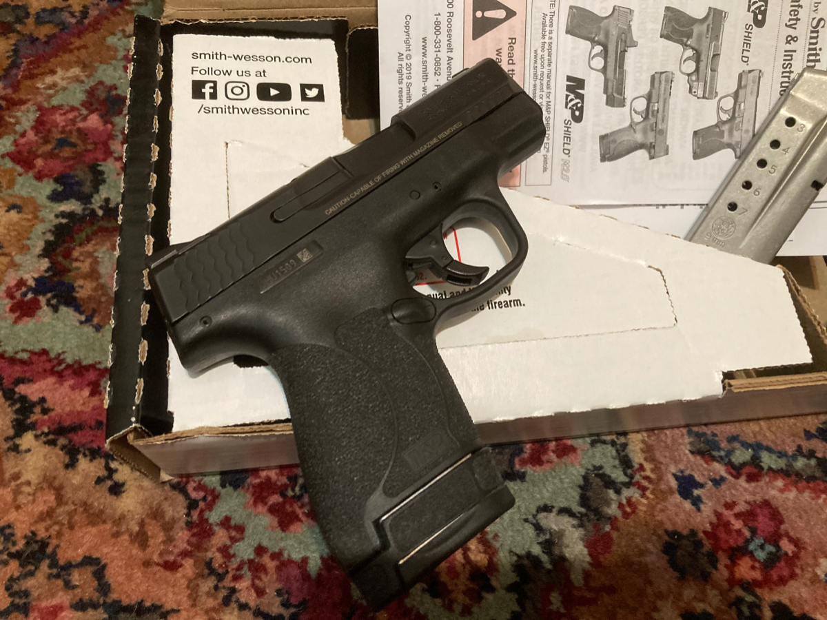 Smith & Wesson Smith &Wesson Shield 2.0 9mm ....2 Magazines 7 & 8 Round ...