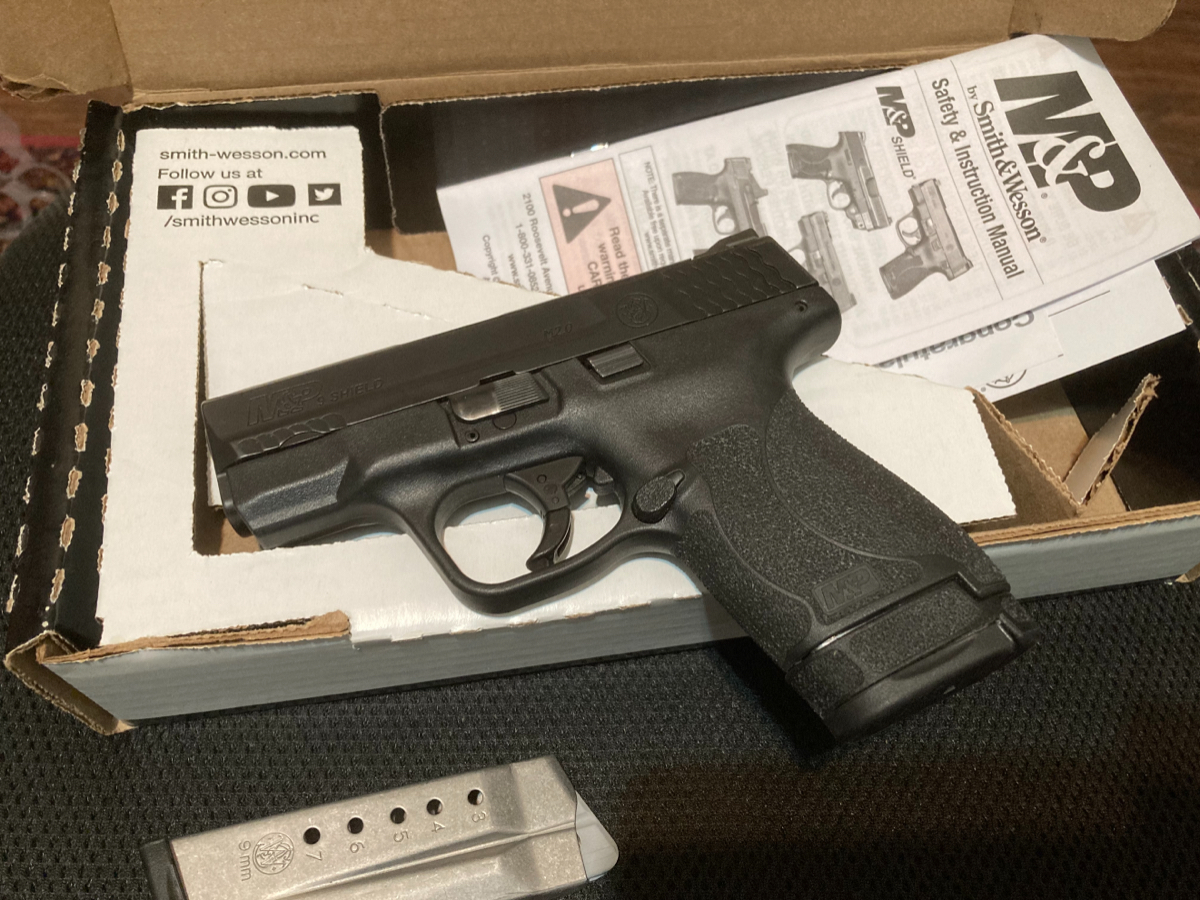 Smith & Wesson Smith &Wesson Shield 2.0 9mm ....2 Magazines 7 & 8 Round ...