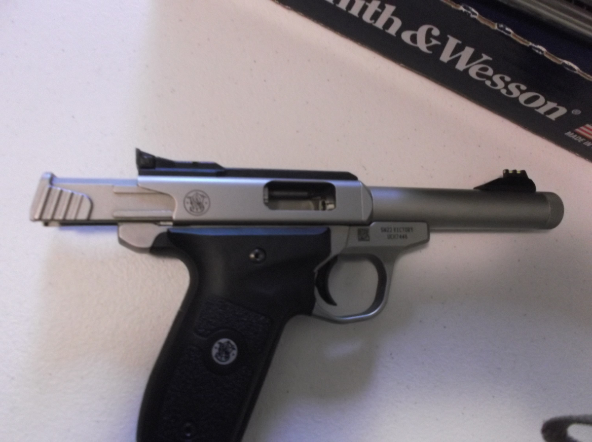 Smith & Wesson Sw22 Victory .22 Lr For Sale at GunAuction.com - 17291409