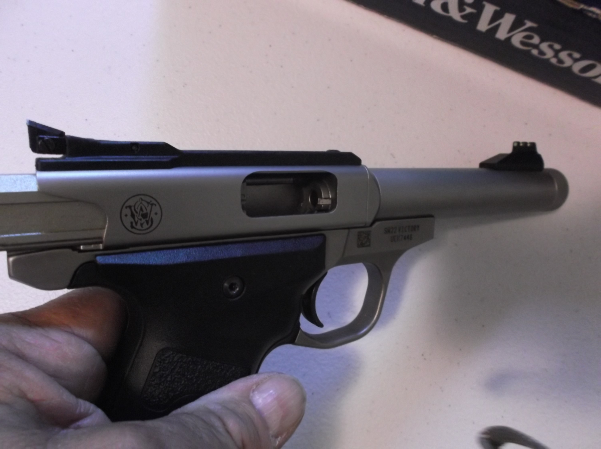 Smith & Wesson Sw22 Victory .22 Lr For Sale at GunAuction.com - 17291409