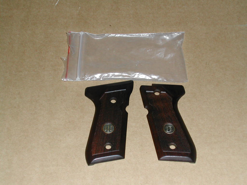 Beretta 92 Fs Factory Wood Grips For Sale at GunAuction.com - 3025754