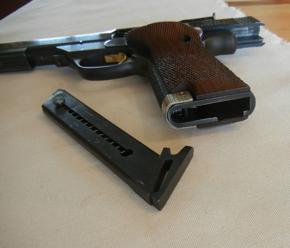 High Standard The Victor / Semi- Auto .22lr Pistol / Hamden Ct ...