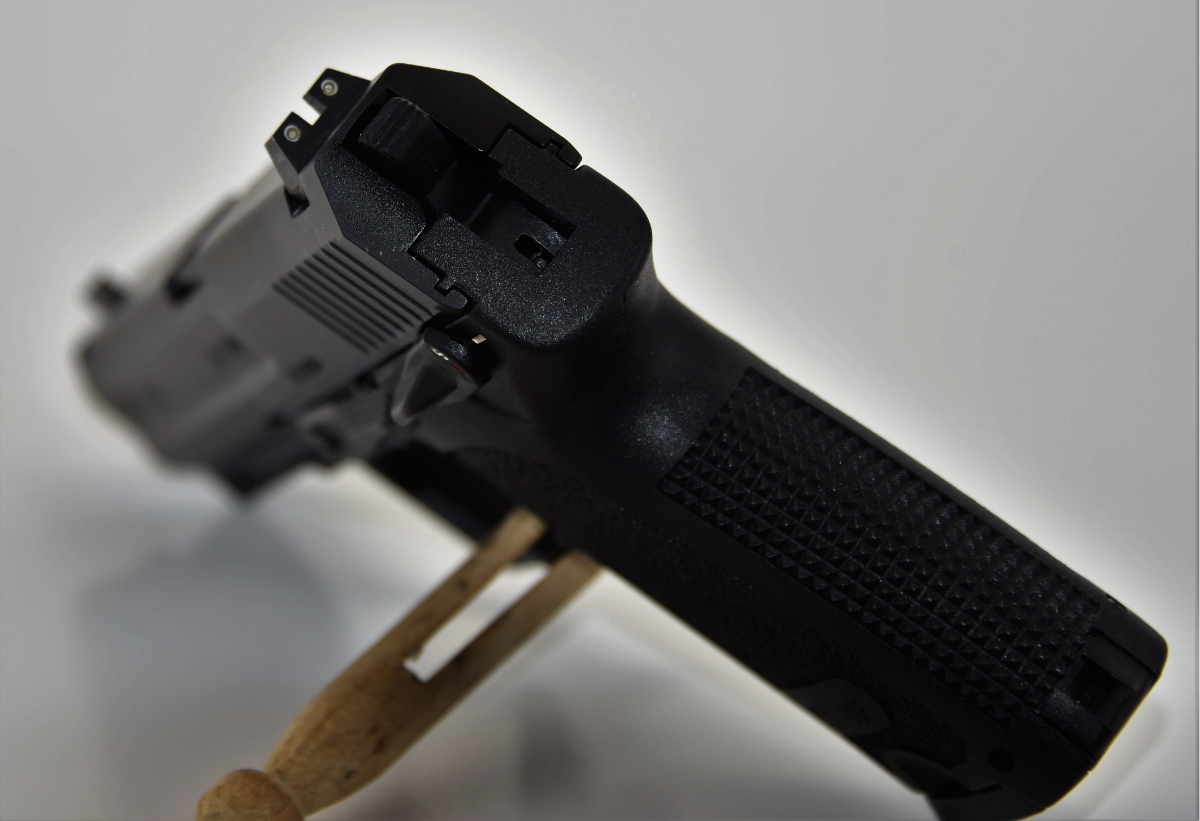 Hk (Heckler & Koch) Hk Usp 40 Cal With 5 Mags Been Shot Shows Very ...