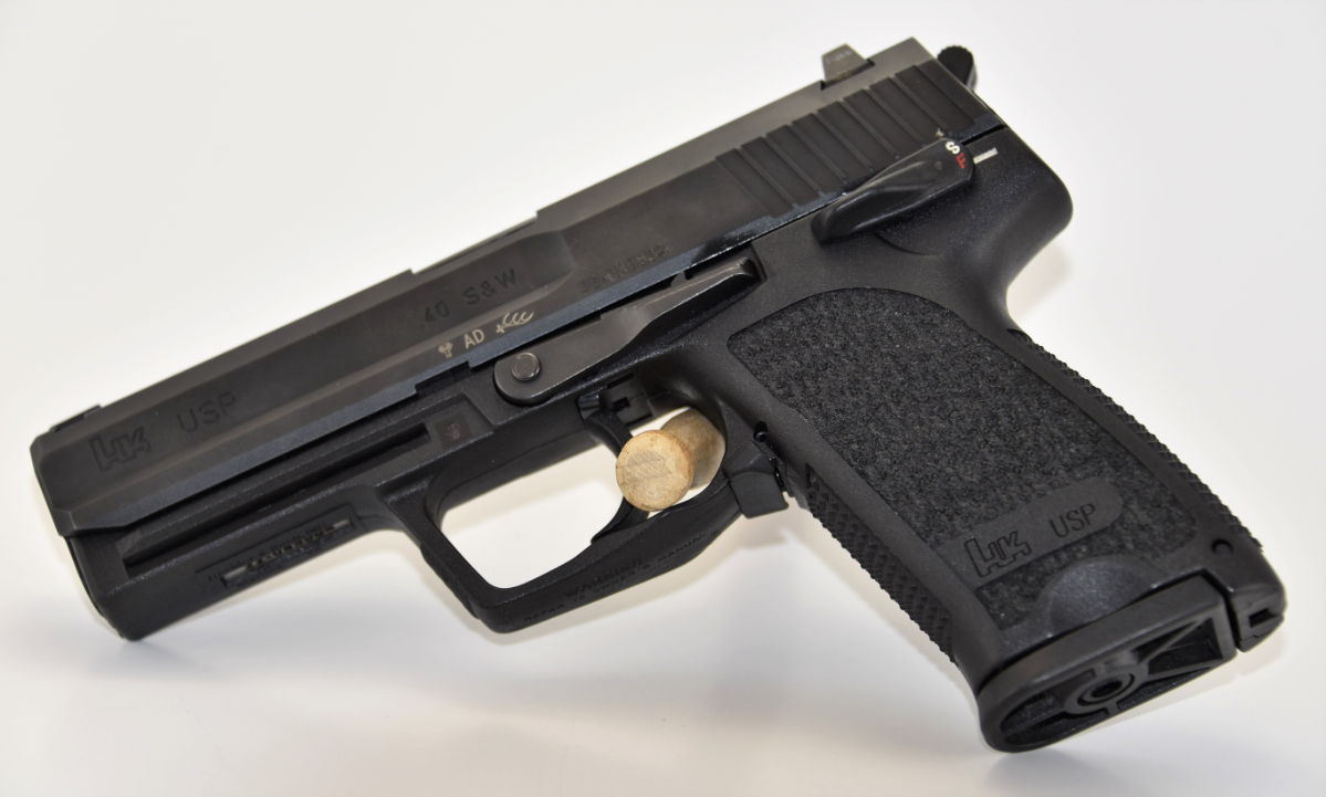 Hk (Heckler & Koch) Hk Usp 40 Cal With 5 Mags Been Shot Shows Very ...