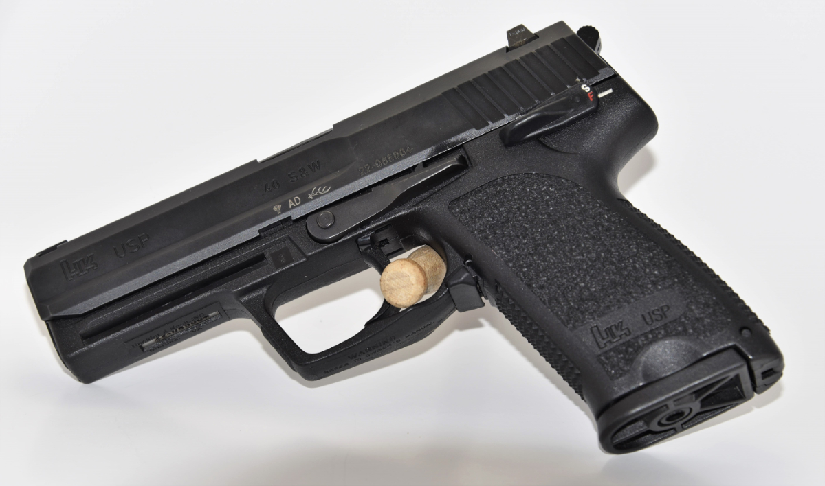 Hk (Heckler & Koch) Hk Usp 40 Cal With 5 Mags Been Shot Shows Very ...