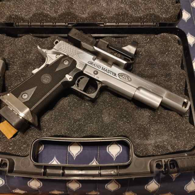 STI Guns MINT STI GRAND MASTER w/C-MORE .45 ACP 17326053 - GunAuction.com