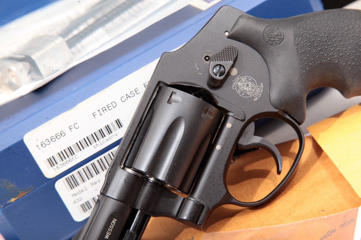 Smith & Wesson - S&W Model 432 PD .32 Magnum Centennial Airweight ...