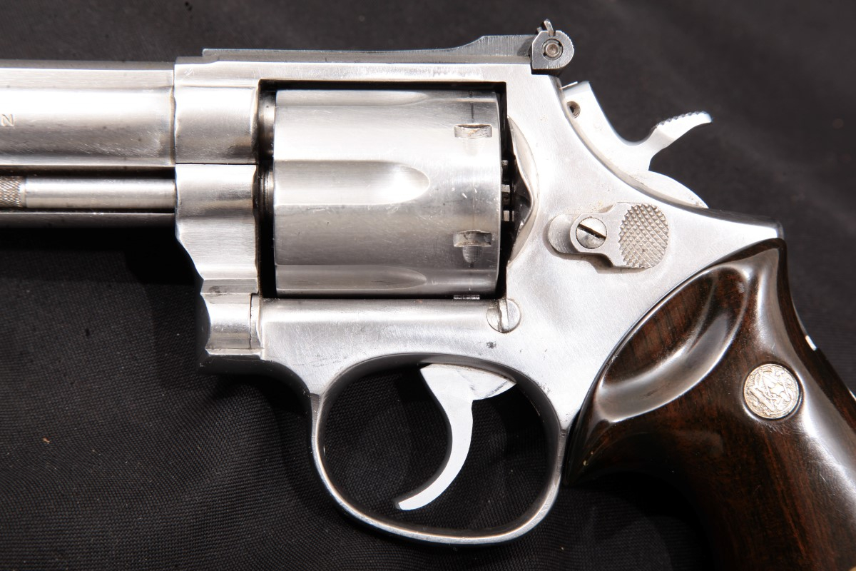 Smith & Wesson S&W Model 686 The .357 Distinguished Combat Magnum ...