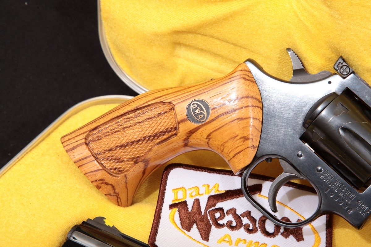 Dan Wesson Arms Model 15-2vh Pistol Pack, Blue 2 1/2", 4", 6", 8" Vent ...