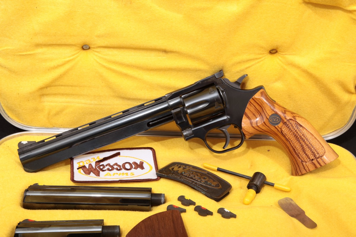 DAN WESSON ARMS - Model 15-2VH Pistol Pack, Blue 2 1/2