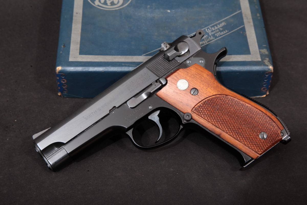 Smith & Wesson S&W Model 39, Blue & Black 4" Alloy Frame Original ...