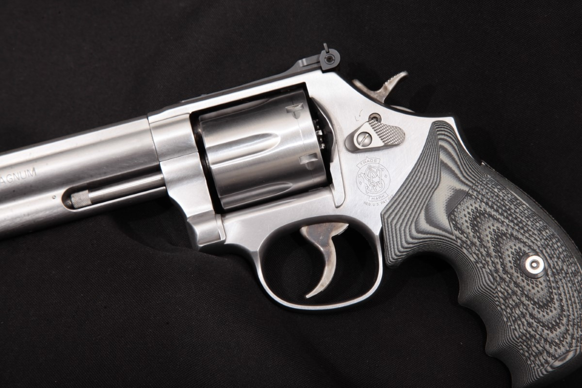 Smith & Wesson S&W Model 686-6 The .357 Distinguished Combat Magnum ...